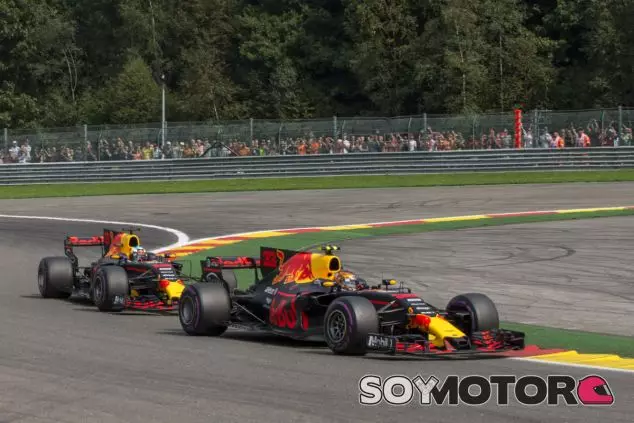 Verstappen dhe Ricciardo gjatë një GP këtë sezon