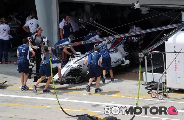 Lance Stroll v Sepangu