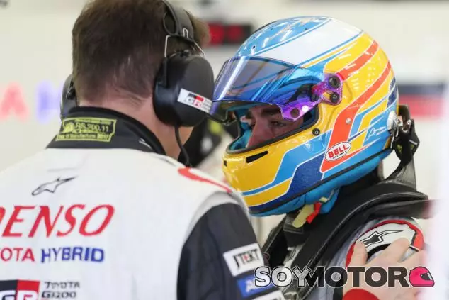 Alonso under en test med Toyota