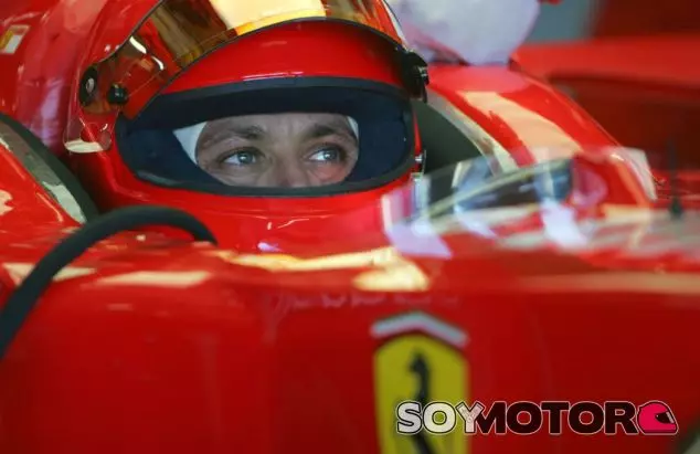 Rossi a Ferrari - SoyMotorral végzett teszt fájlképen