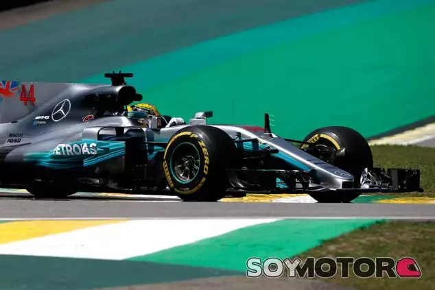 Lewis Hamilton na autodromu José Carlos Pace