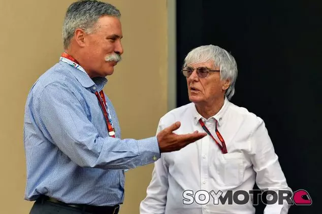 Chase Carey kaj Bernie Ecclestone en Yas Marina