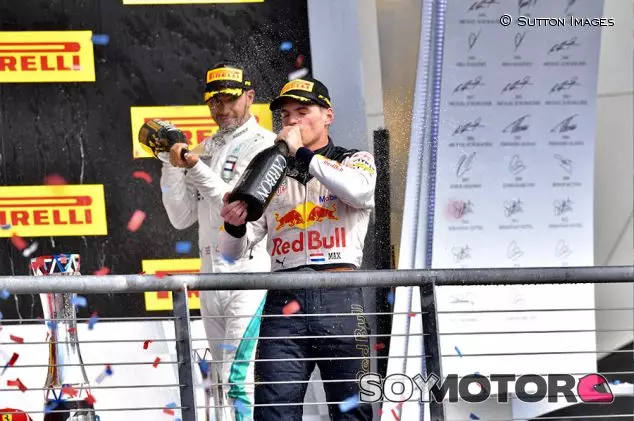 Lewis Hamilton dhe Max Verstappen dhe Austin