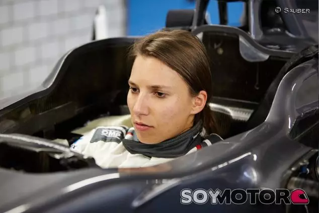 Simona de Silvestro في مصنع Hinwil - LaF1