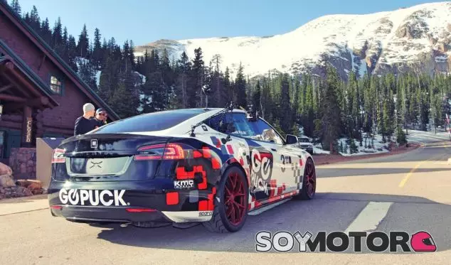 Tesla Model S yog qhov ceev tshaj plaws hluav taws xob ntawm Pikes Peak -SOYMOTOR