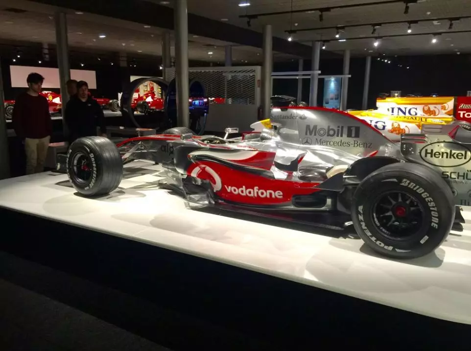 De Sainz huet de Fernando Alonso Musée zu La Morgal besicht 73911_3