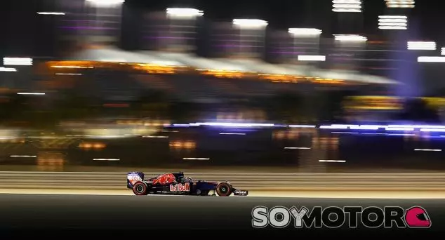 Max Verstappen bil-lejl fil-Baħrejn - LaF1