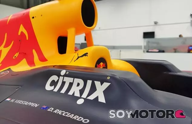 Chithunzi cha Red Bull chokhala ndi dzina la kampani ya Citrix - SoyMotor