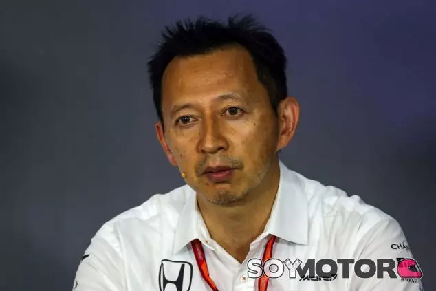 Hasegawa în timpul unei conferințe de presă oficiale a FIA