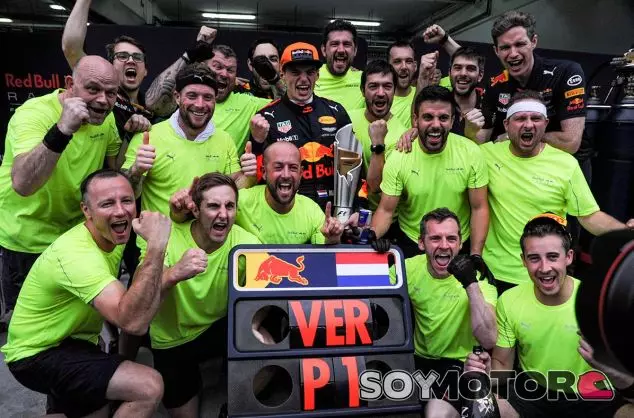 Max Verstappen merayakan kemenangannya di Sepang