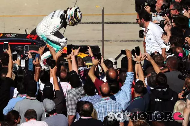 Lewis Hamilton vier sy oorwinning by COTA – SoyMotor.com