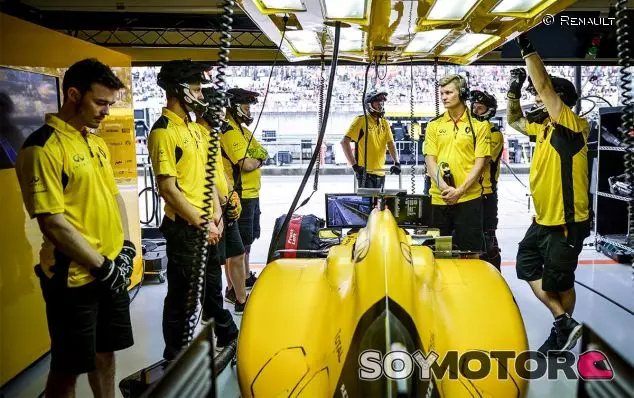 A Renault csapat doboza Kínában - laF1