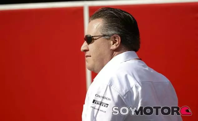 Zak Brown asegura que McLaren segue comprometido con Honda