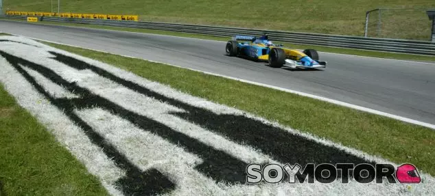 De Jarno Trulli mam Renault beim 2002 F1 Éisträicheschen GP um A1-Ring