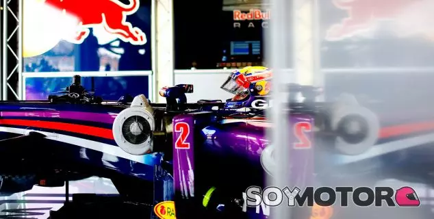 Mark Webber dengan Red Bull RB9