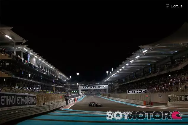 Romain Grosjean v noci v Abu Dhabi - LaF1