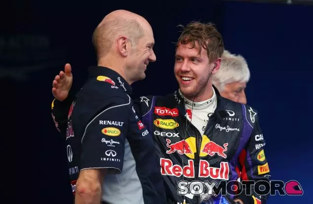Adrian Newey sareng Sebastian Vettel dina poto arsip 2013 - LaF1