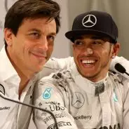 Toto Wolff dhe Hamilton në një akt Mercedes - LaF1.es