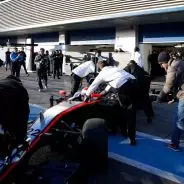 La MP4-30 enirante la Mclaren-skatolon en Jerez - LaF1.es