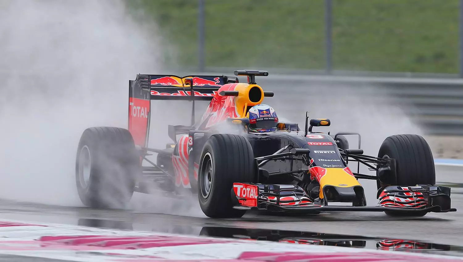 Передсезонний сезон 2016: Red Bull, керований двигуном Renault 77549_4