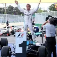 Nico Rosberg juhlii voittoaan Bakussa - LaF1