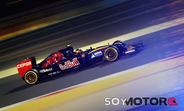 Carlos Sainz noću u Bahreinu - LaF1