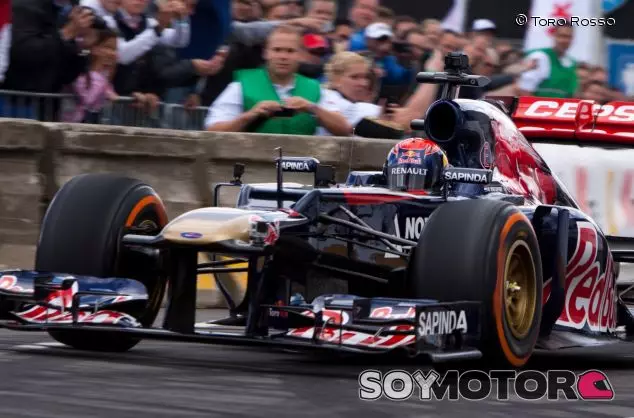 Max Verstappen په روټردام کې په یوه نندارتون کې - LaF1