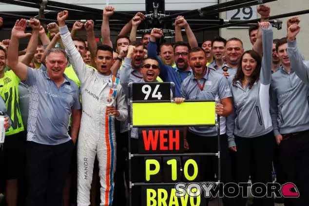 Manor Team feiert den 10. Platz von Pascal Wehrlein in Österreich - LaF1