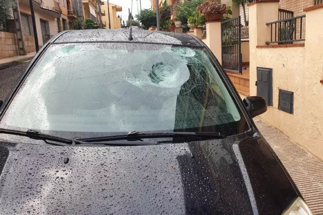 Vaurioitunut auto Bisbal d'Empordàssa, Kuva: @Johny_lemoni