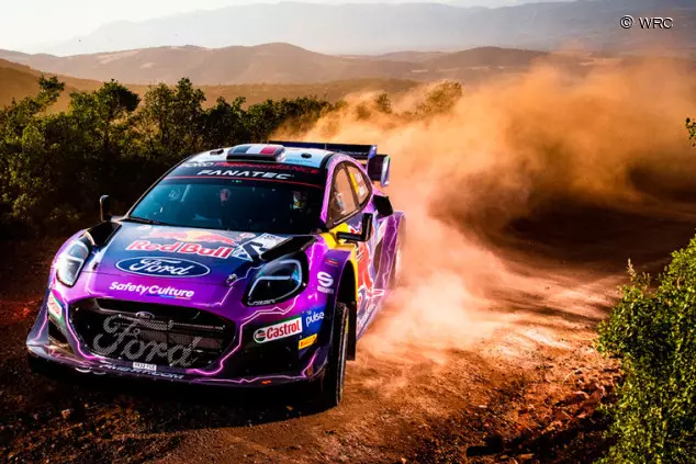 Loeb, commandant van de Acropolis Rally 2022 in het midden van de eerste etappe