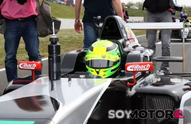 Mick Schumacher thi đấu F4 năm 2016 - SoyMotor