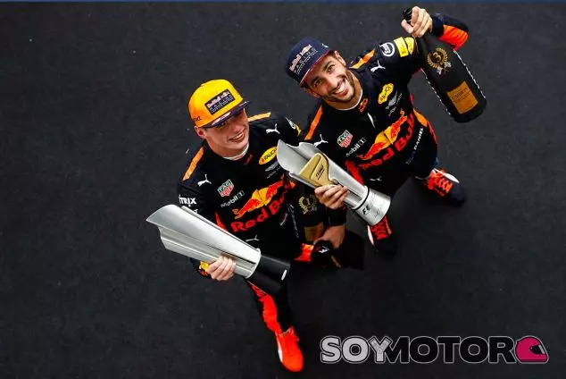 Max Verstappen e Daniel Ricciardo en Sepang