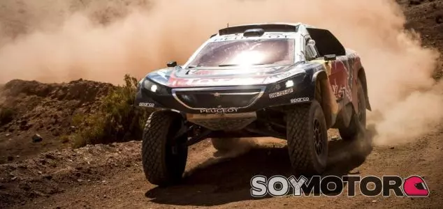 Gipadagan ni Carlos Sainz ang Baja Aragón sa Peugeot 2008 DKR