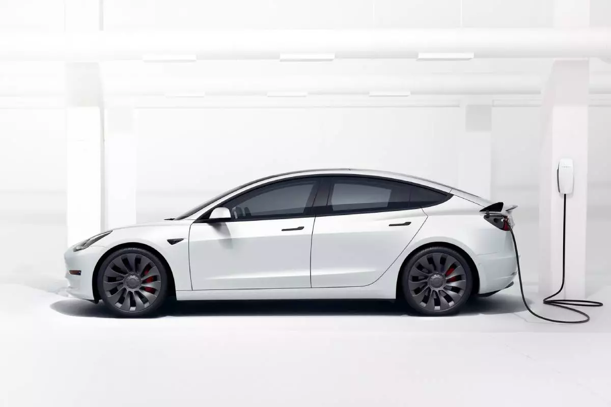 Musk ต้องการเปิดตัวระบบขับขี่อัตโนมัติของ Tesla ภายในสิ้นปีนี้