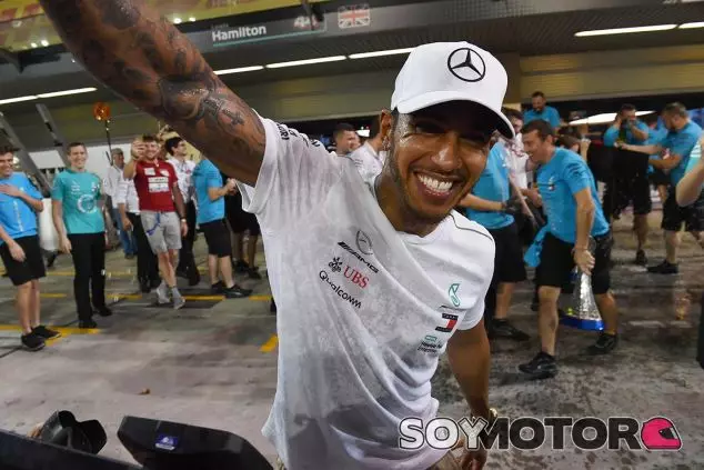 Lewis Hamilton i se ata faila o le Abu Dhabi GP - SoyMotor