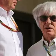 Bernie Ecclestone oo uu la socdo Helmut Marko ee Grand Prix ee Bahrain - LaF1