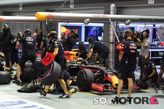 Verstappen mong đợi một cuộc chiến khó khăn vào cuối tuần này - LaF1