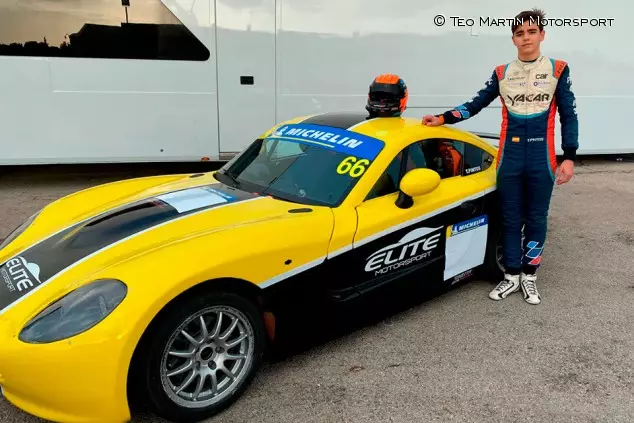 Tommy Pintos 2020 m. lenktyniaus „Ginetta Junior G40“.