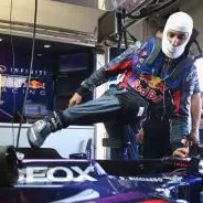 Nakasakay na si Daniel Ricciardo sa Red Bull RB9 sa mga pagsulay sa Silverstone