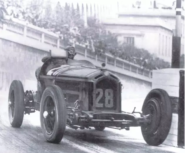 1932_nuvolari_with_alfa_romeo_8c_2300_vince_il_gp_di_monaco.jpg