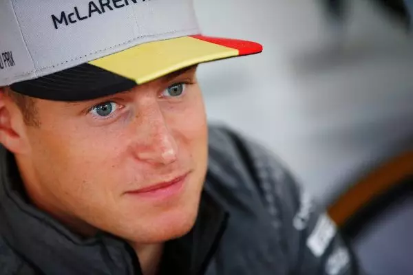 Vandoorne wepụtara okpu agha na GP mbụ ya 82399_9