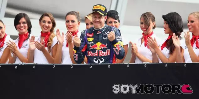 Sebastian Vettel na podium w Monza - LaF1