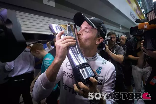 Nico Rosberg tähistab oma võitu Singapuris – LaF1-s