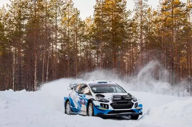 Rashin watsi da Touhino a cikin Arctic Rally: haɗari a cikin sauna