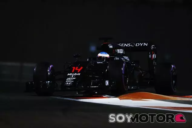 Alonso přidal bod desátou pozicí v Abu Dhabi - SoyMotor