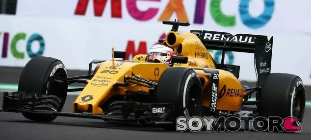 Magnussen during the second free practice session in Mexico - LaF1