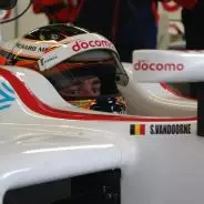 Vandoorne טיפס לתוך מכונית Docomo Team Dandelion - LaF1