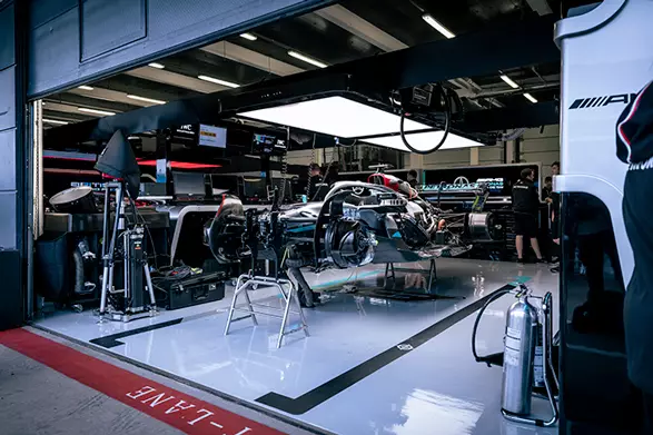 garage-mercedes-silverstone-2022-soymotor.jpg