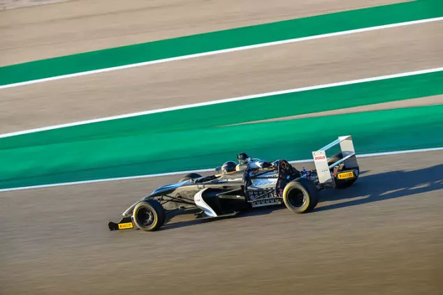 Electric Formula 4: Zolinga, zothamanga zakuya komanso zopanda kasamalidwe