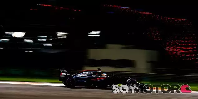 Alonso tidens FP2 yn Abu Dhabi - LaF1